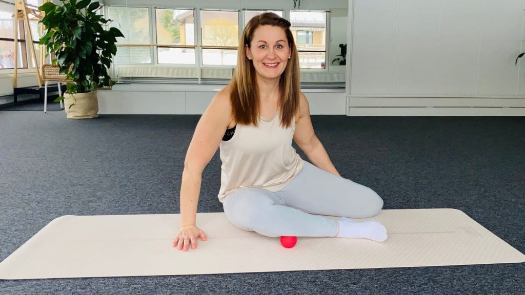 Hierontapallo liikkeet - Pilates Studio Hyväolo Oy